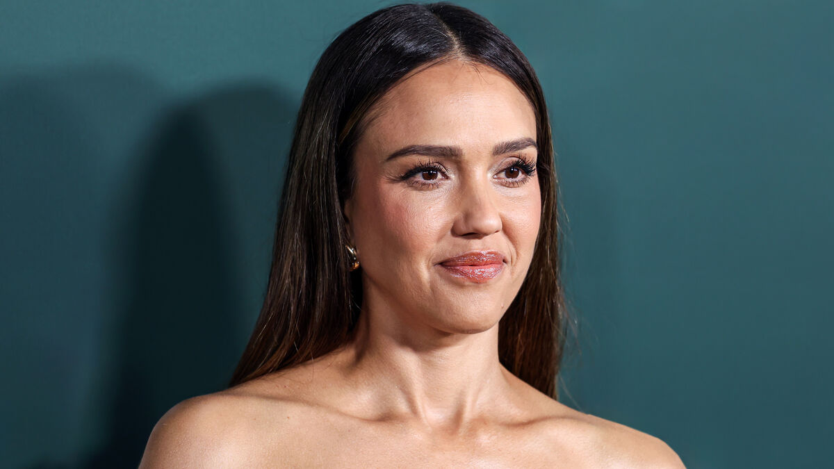 Jessica Alba’s Brand New Big Flop Is Blowing Up Netflix Global Top Now