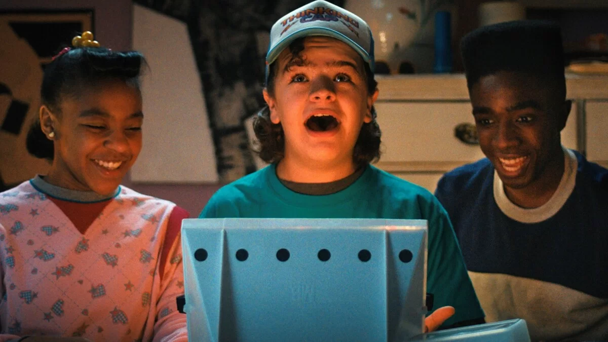 Stranger Things Actor Got Cut Out Of a Scene for Laughing Too Much ...