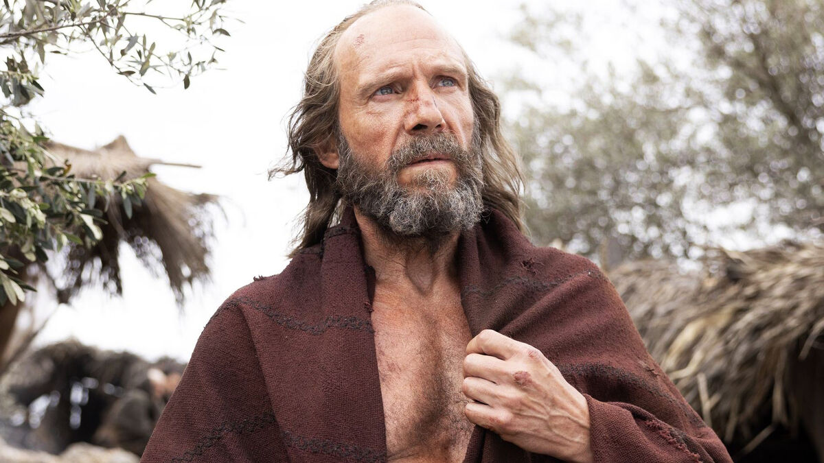 Watch This Ralph Fiennes Drama If You Can’t Wait for Christopher Nolan ...