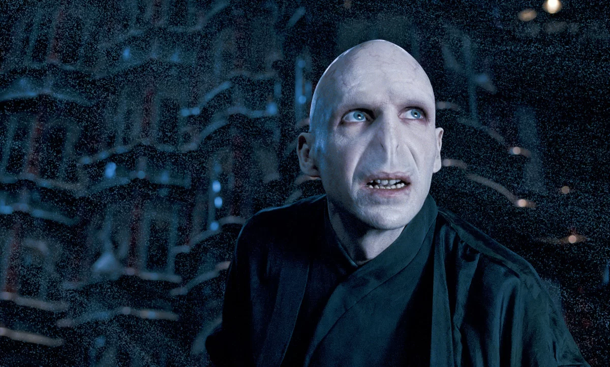 Ever Wondered What Voldemort Was Wearing Under His Cloak? Ralph Fiennes ...