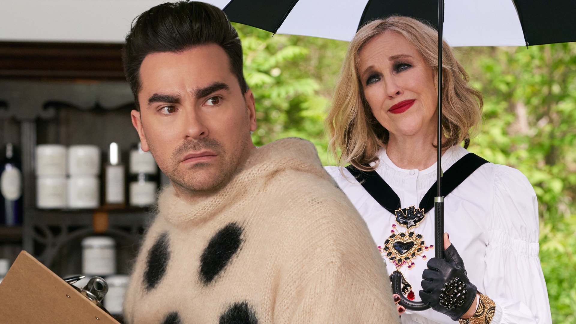 The Moment Schitt's Creek Evolved From Messy Sitcom Into a Great Show The Moment Schitt's Creek Evolved From Messy Sitcom Into a Great Show