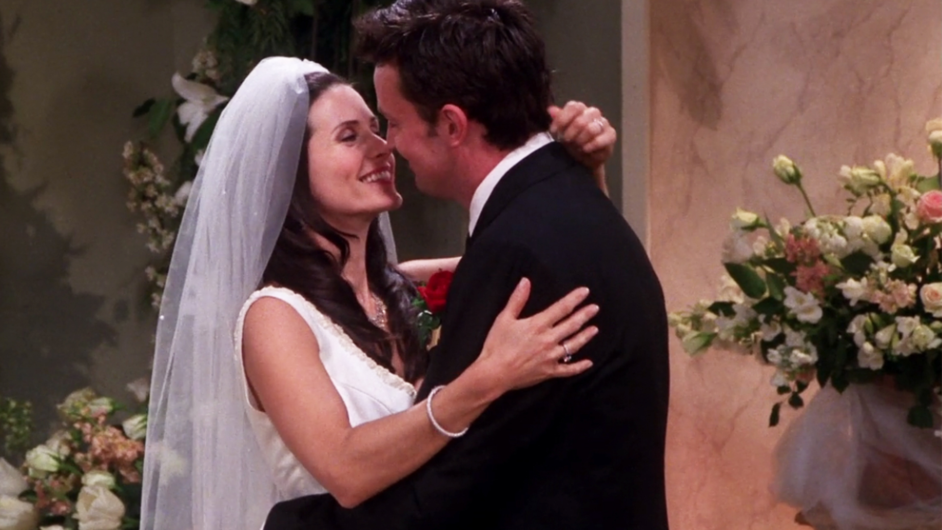 Friends’ Monica And Chandler Wedding Scene Turned Out To Be a Tragedy ...